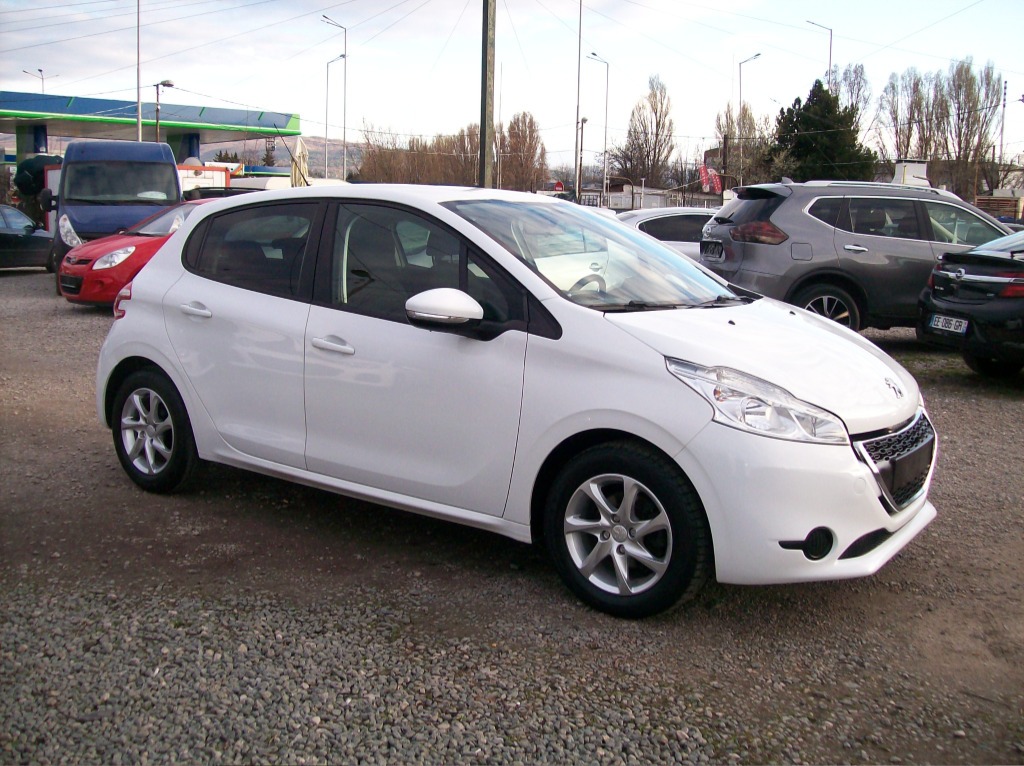 CARS.BG - Peugeot 208 1,2VTI, 9370 лв., Бензин, обяви за коли от Anji Car