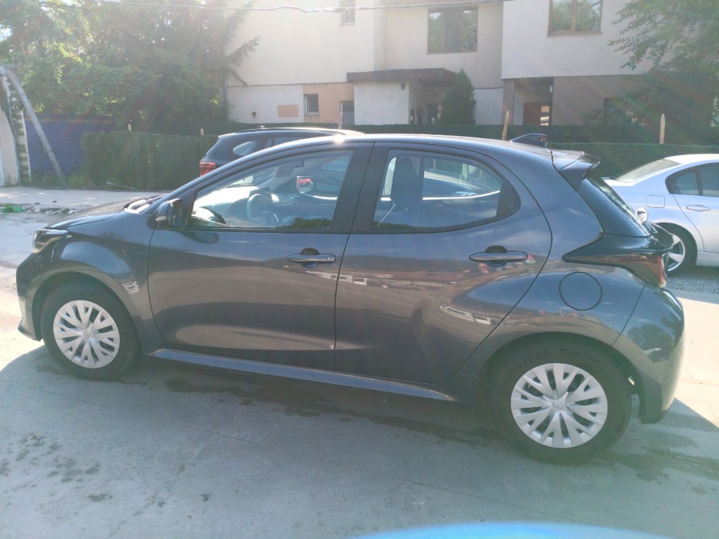 CARS.BG - Toyota Yaris 1.5 l TNGA e-CV, 4000 EUR, Хибрид